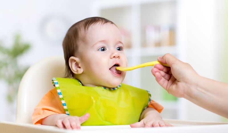 Comment soulager les reflux de bébé