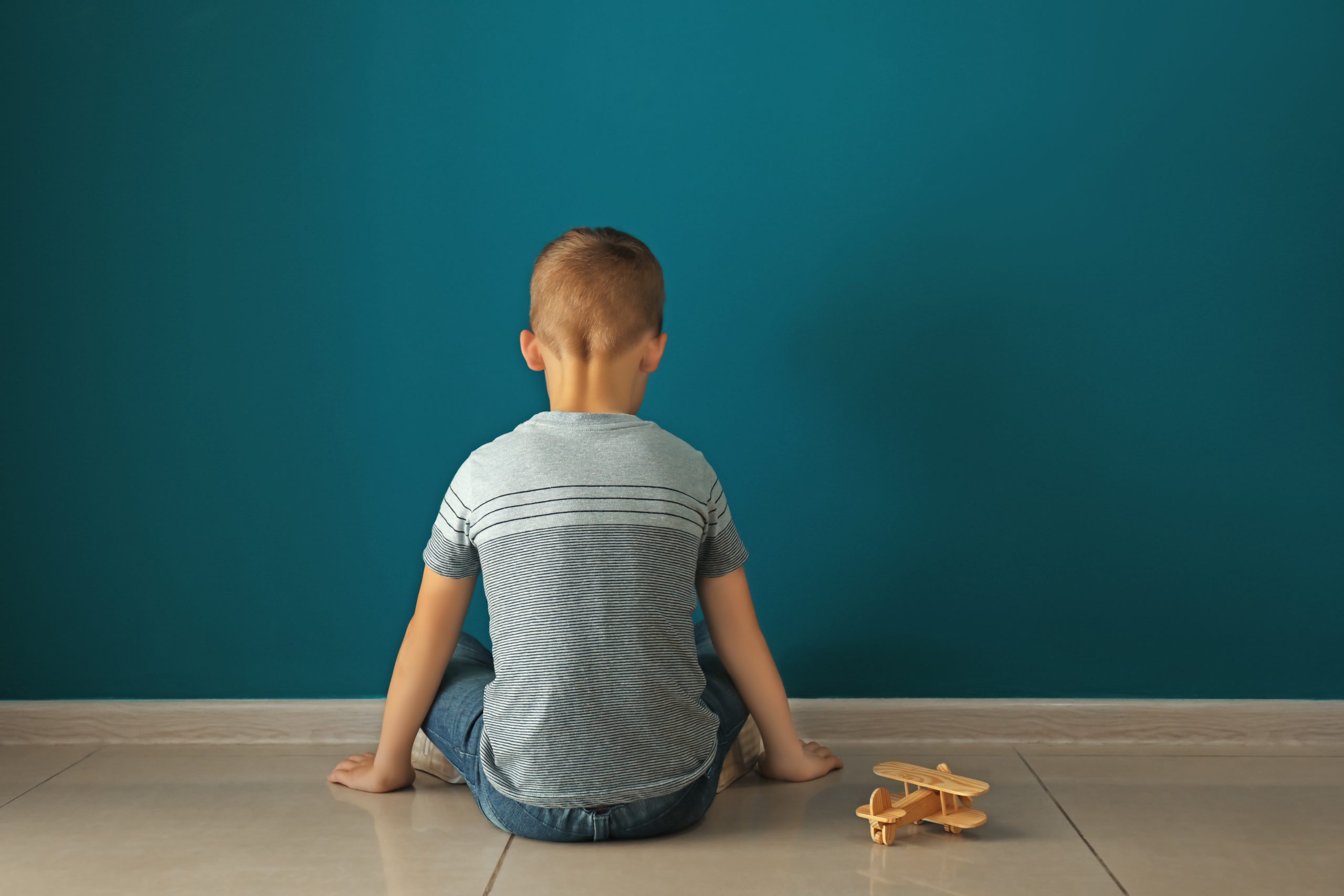 Quels sont les signes d'alerte de l'autisme chez l'enfant