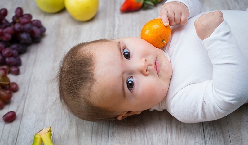 Voici les fruits qui conviennent à votre bébé selon son âge
